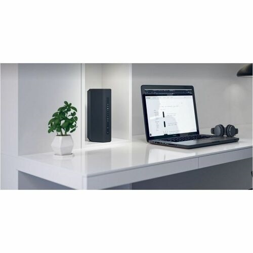 Netgear Nighthawk RS200 Wi-Fi 7 IEEE 802.11be Ethernet Wireless Router ...